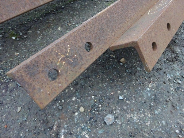 6.535mtr Approx 80mm x 80mm x 10 Mild Steel Angle Iron - Stock Rusty C ...