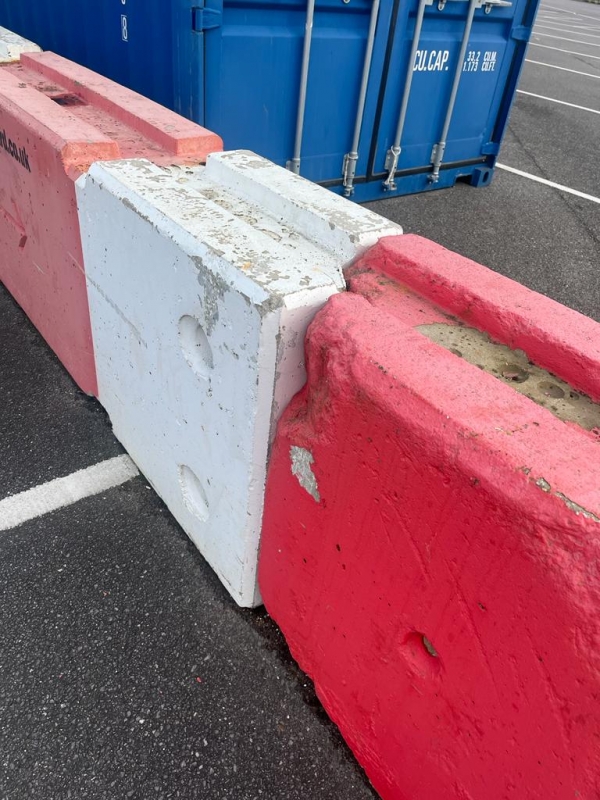 Used Tvcb Temporary Vertical Concrete Barrier - Red / White - Grade 2 ...